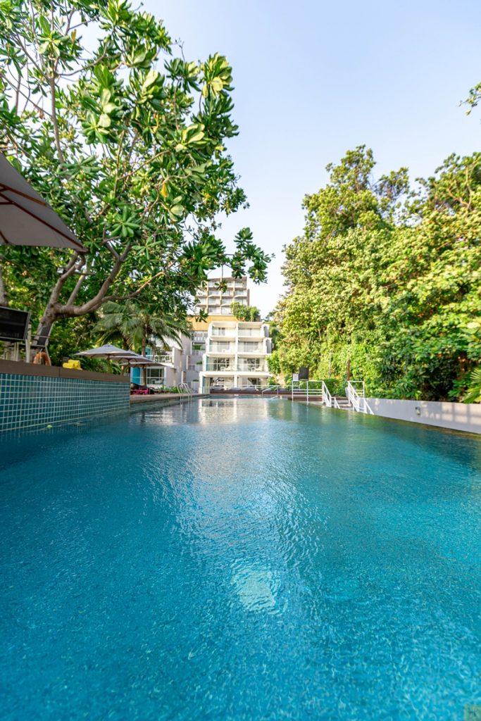 พักผ่อนมีสไตล์ ริมหาดแม่พิมพ์ Centara Q Resort Rayong