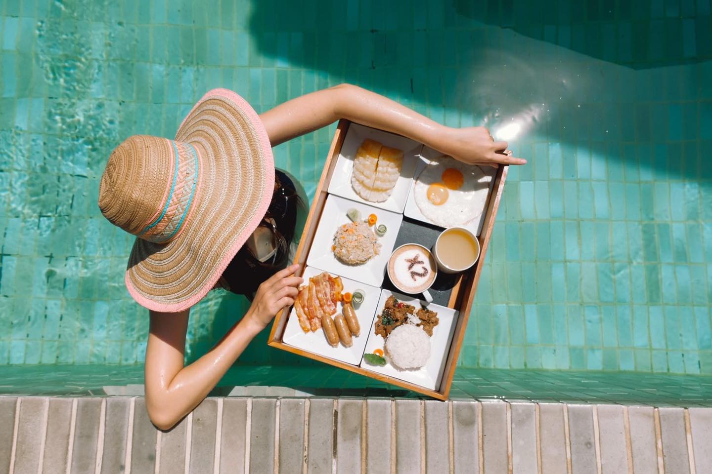 11 ที่พักสุดปังมี floating breakfast ทานมื้อเช้าเก๋ๆกับสระส่วนตัว