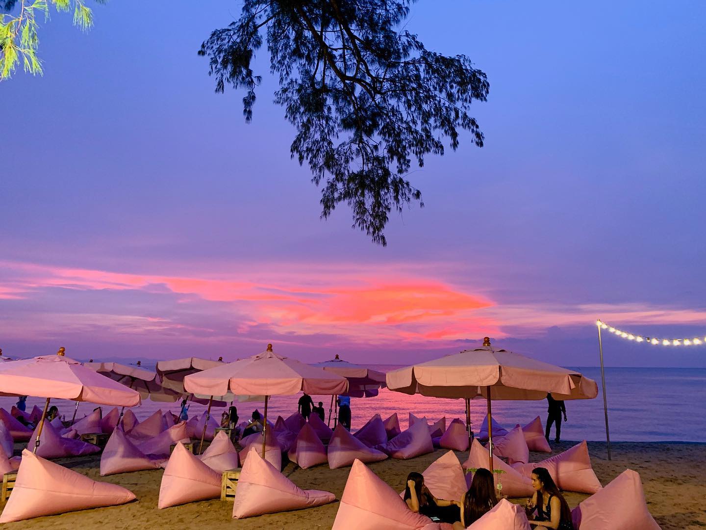 ลิสต์ด่วน!! 10 คาเฟ่ถ่ายรูปปัง สวยไม่บ้งที่พัทยา ไปกับแก๊งค์เริ่ดแน่นอน