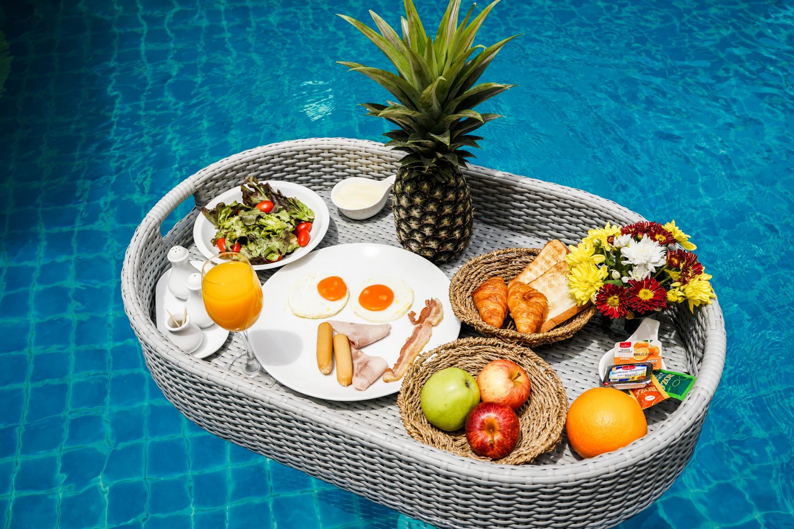 11 ที่พักสุดปังมี floating breakfast ทานมื้อเช้าเก๋ๆกับสระส่วนตัว