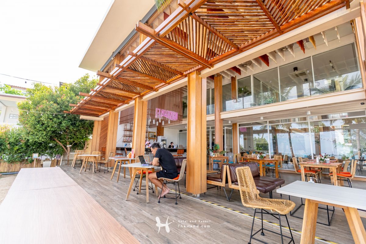 “The recommended dishes are the delicious flat noodles with crab curry ...