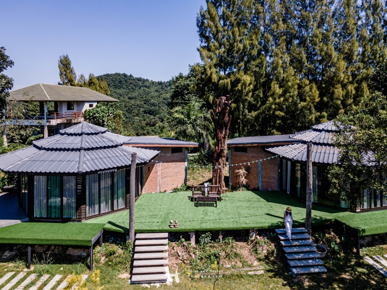 Stargazing House/Moon-viewing House from another perspective, each ...