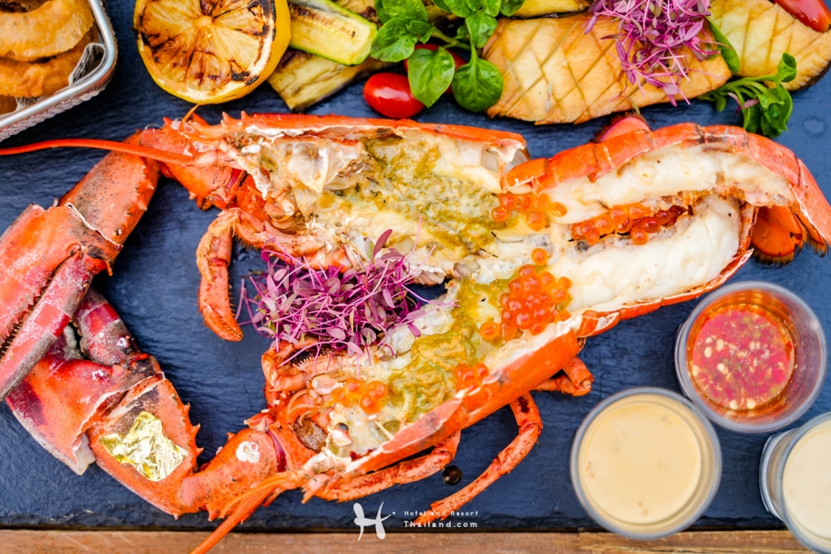 Lobster ตัวใหญ่ วัตถุดิบดีเยี่ยม Grilled Boston Lobster with Assorted ...