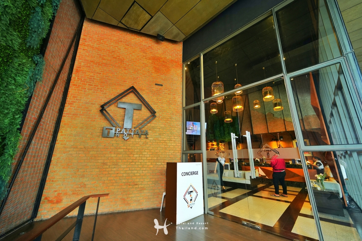 แช่น้ำบน rooftop ชมวิวเมืองพัทยา ที่ T Pattaya Hotel