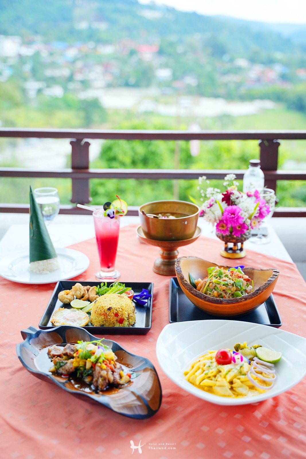Arriving in the afternoon, we took a break and enjoyed our midday meal ...