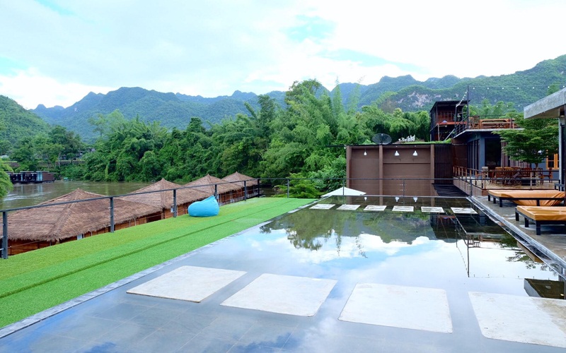 นอนแพ นับดาว ชมธรรมชาติ@The River Life Resort กาญจนบุรี